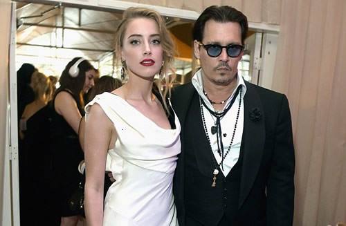 Johnny Depp And Amber Heards Idyllic Island Wedding On A Beach In The